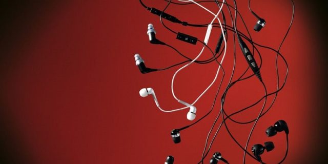 Say no to tangled cables: Solutions and tricks to avoid – Duckys Desktop